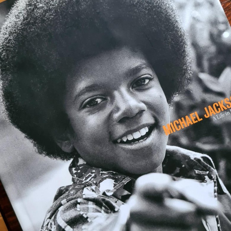 Книга "Michael Jackson A Life in Pictures" – купить в Москве, цена 2 ...