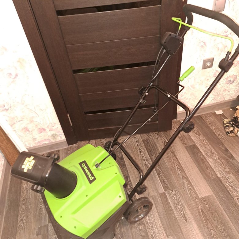 Снегоуборщик электрический greenworks 2300 – купить в Москве, цена 13 ...