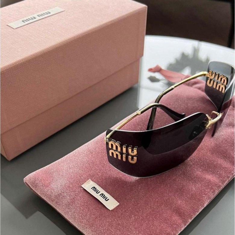 Очки солнцезащитные Miu Miu купить в Москве цена 25 000 руб истекает завтра в 12 59