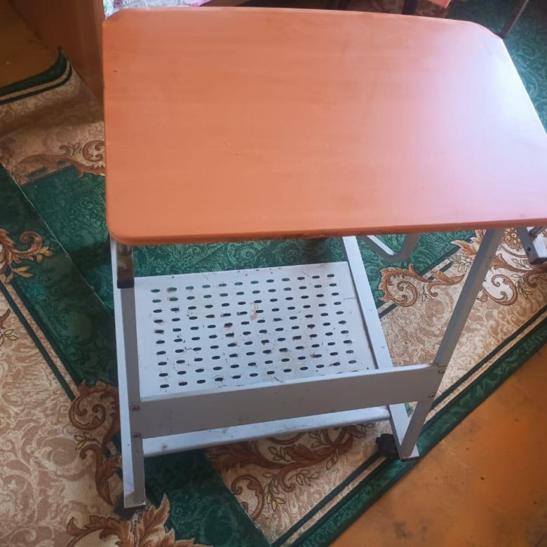 Компьютерный стол б/у – купить в Новороссийске, цена 900 руб., дата ...