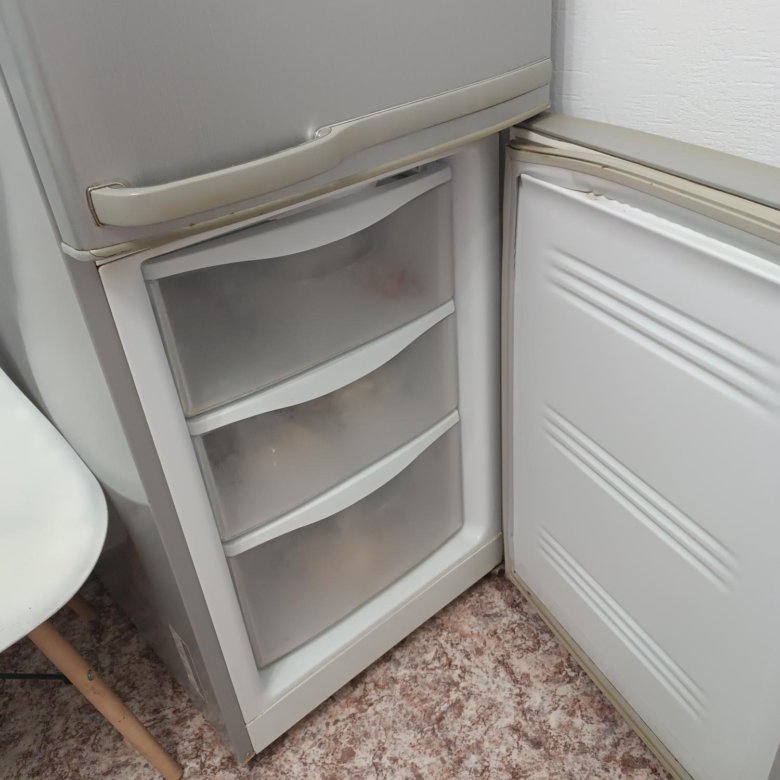 Холодильник – купить в Томске, цена 11 000 руб., продано 22 сентября ...