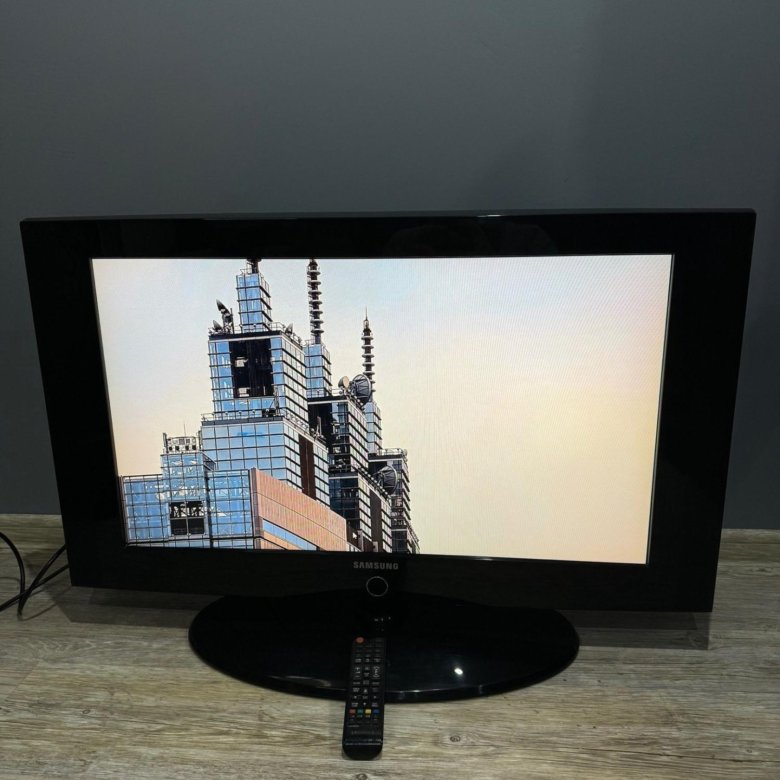 Жк тв Samsung 32 дюйма (82см) – купить в Комсомольске-на-Амуре, цена 4 ...