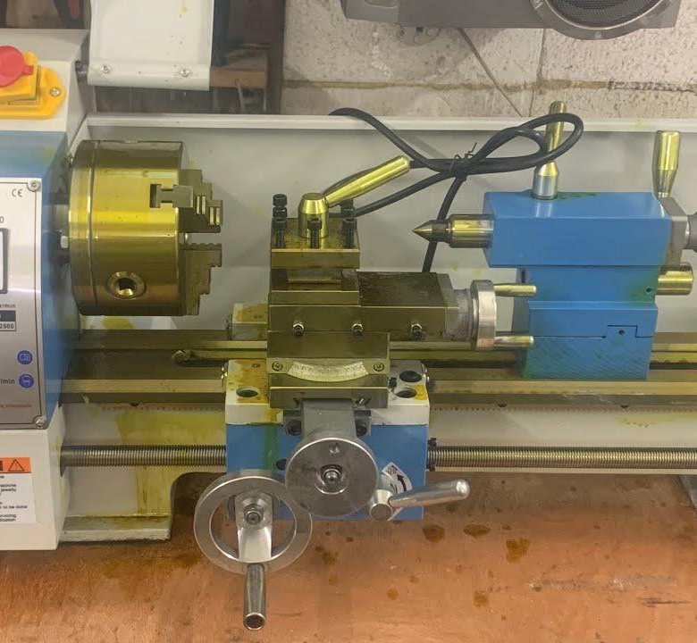 Токарный станок по металу WEISAN WM210V400 – купить в Москве, цена 52 ...