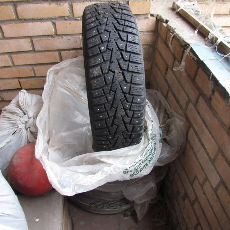185/65R15 почти новые зимние шипованные шины – купить в Москве, цена 11 ...
